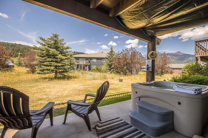 Big Sky Condo W/ Gorgeous Views And Hot Tub! - Big Sky, MT
