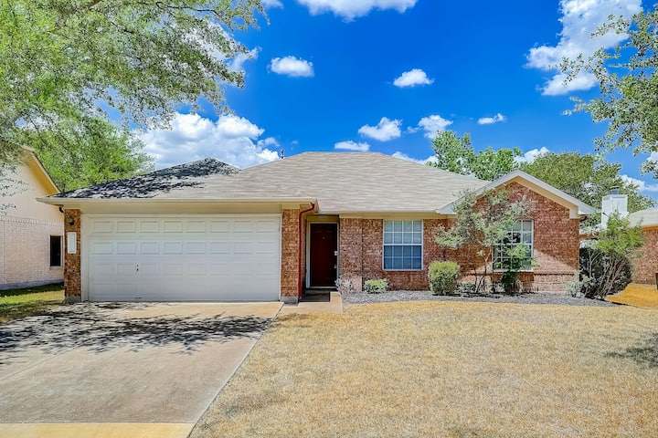 Downtown 3br | Patio | Washer/dryer - Round Rock, TX