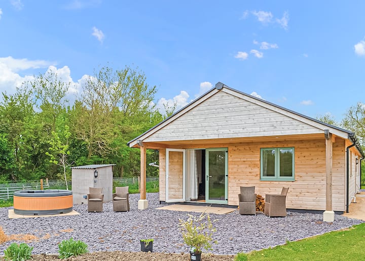 Hedgehog Lodge - Cheddar