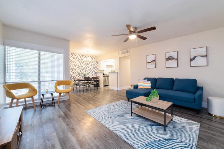 Walk To Att-free Parking-min To Attractions-modern - Arlington, TX
