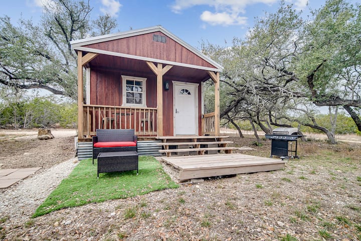 Hill Country Cabin 4 | Cozy Couples Retreat - Canyon Lake, TX