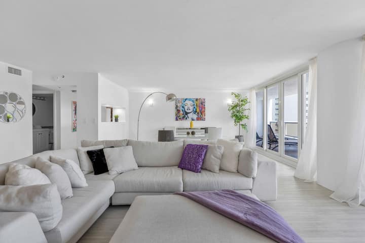 Stylish 2br With Bayviews, Pool - Miami, FL