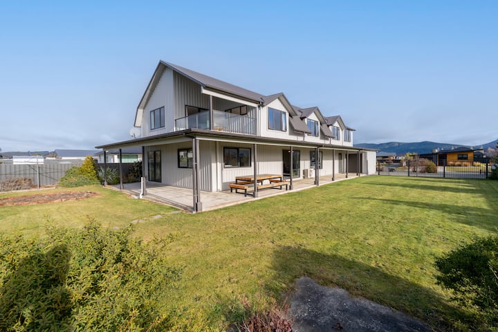 Acheron Homestead - Te Anau Holiday Home - Te Anau