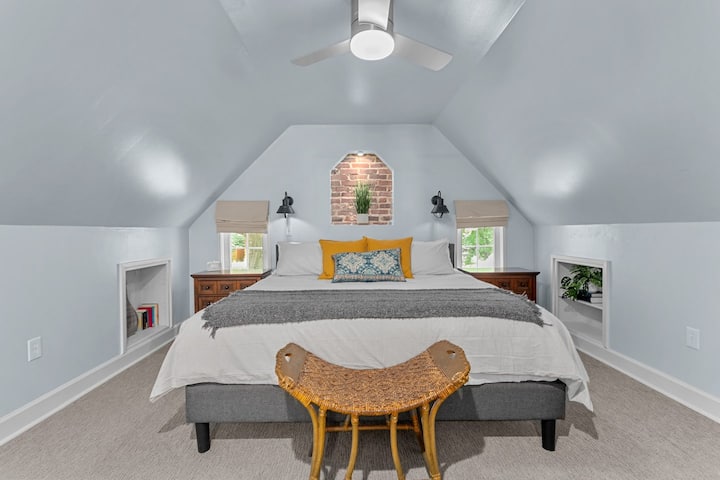 Spacious 4 Bed Home With Backyard Oasis 52 - Kansas City