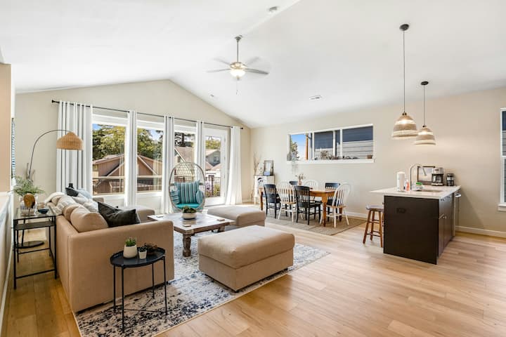 Walk To Beach 3br | Patio | Garage Parking | W/d - Rockaway Beach, OR