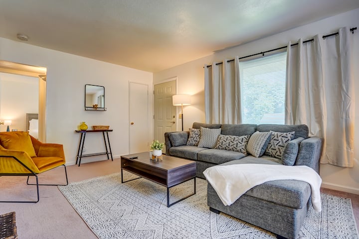 30 Day Minimum - Entire House - Washer And Dryer A - Madison, WI