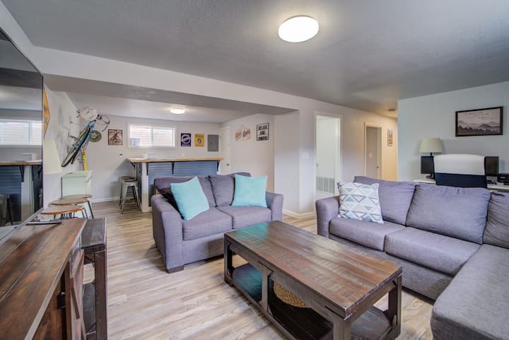 Trail Climb! Downtown Home W Bbq & Scenic Views! - Colorado Springs, CO