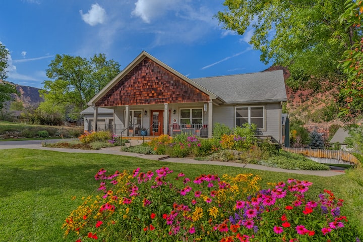 Peaceful Valley Home With Sauna • Sleeps 12 - Glenwood Springs, CO