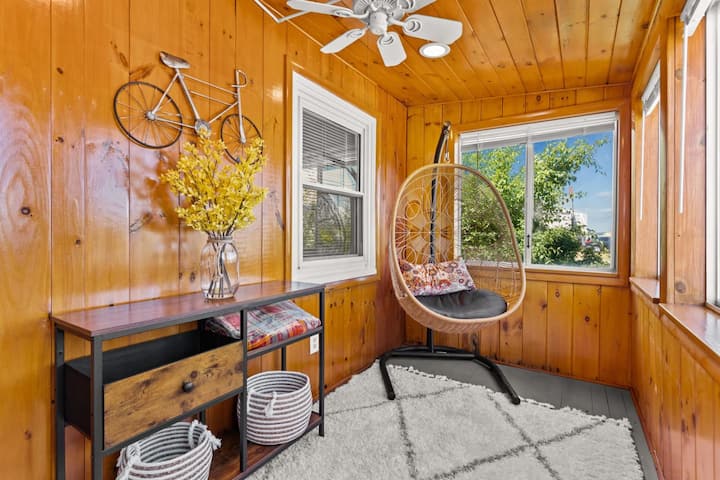 The Salty Dog | Pet Friendly | Private Yard - Hampton