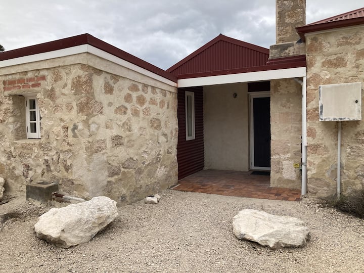 Mallee Lodge - Inneston - Dhilba Guuranda-Innes National Park