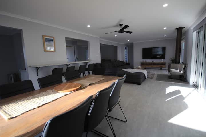 Superior Family Cabin (Sleeps 10) - Phillip Island