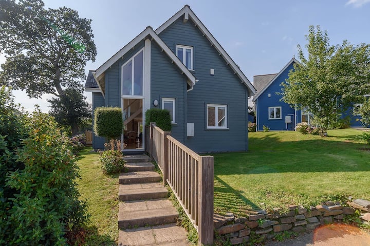 Luxurious 3 Bedroom Villa (7) In Trewhiddle - St Austell