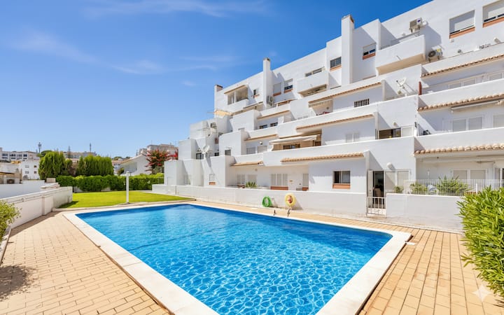 Comfortable T1 W/ Pool • Albufeira Centre - Albufeira
