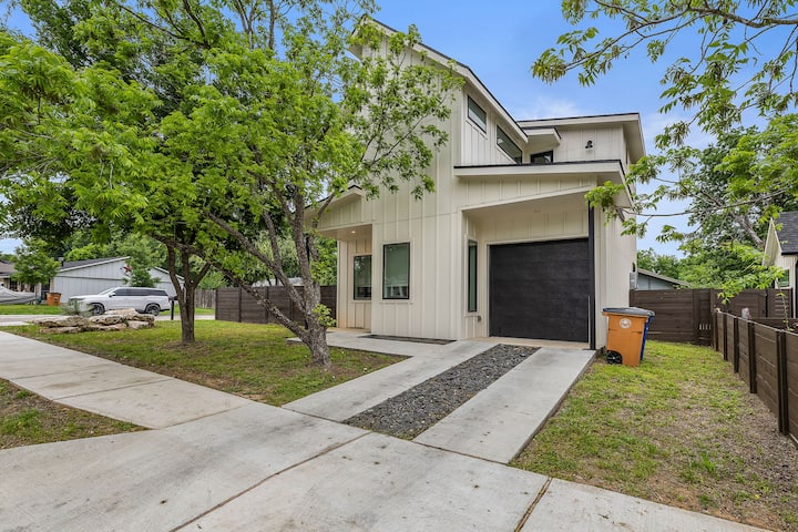 Artist's Hideaway - Near Downtown | Work Friendly - Austin, TX