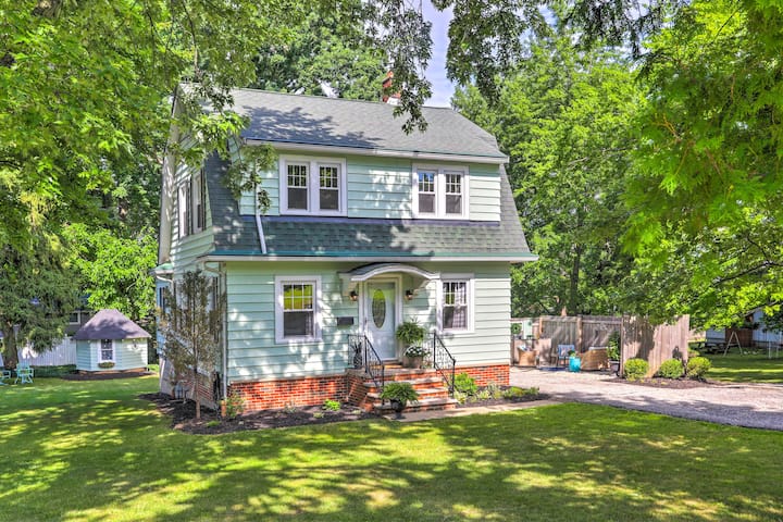 Bright Parma Home W/ Outdoor Space < 10 Mi To Dtwn - Parma, OH