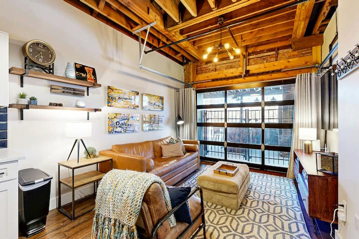 Downtown 1br 1865 | Pool | Washer/dryer - Nashville, TN