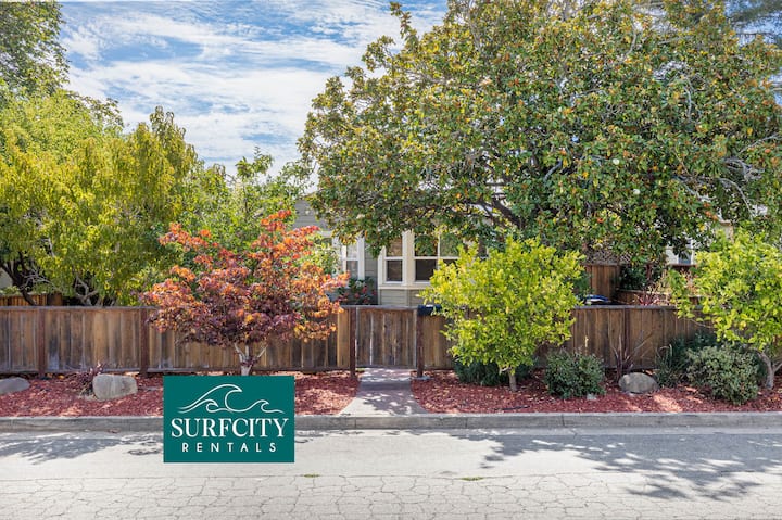 Sunny Santa Cruz Bungalow- Dog Friendly - Santa Cruz, CA