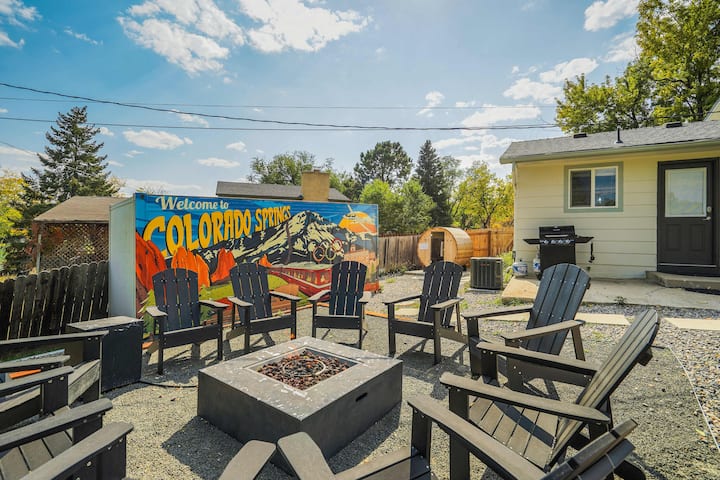 Tonka Valley! Hot Tub, Sauna & Putting Green - Colorado Springs, CO