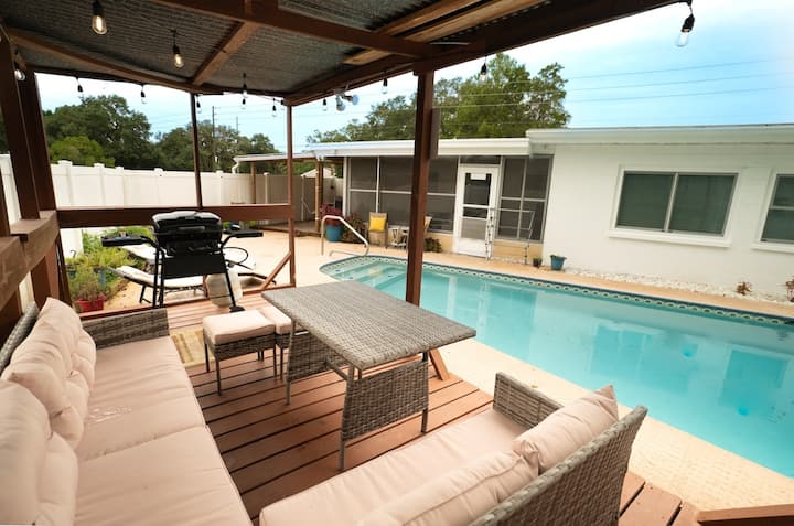 Stylish Heated Pool House  Near The Beach - St. Pete Beach, FL