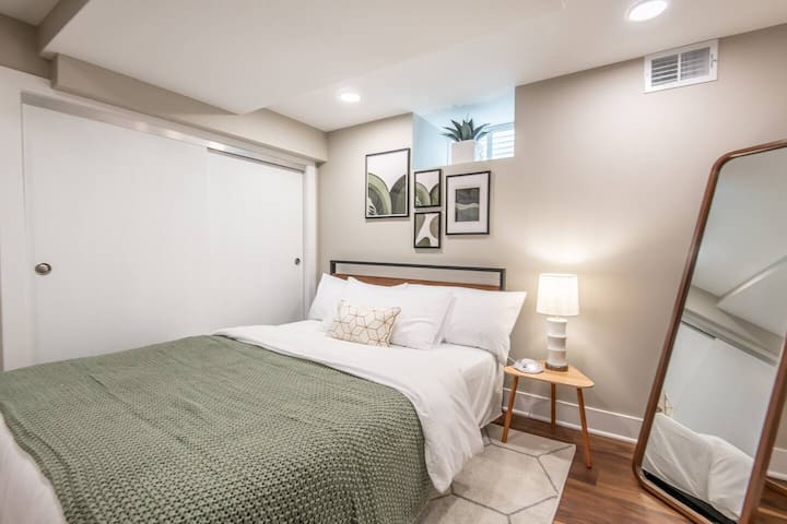 Best Downtown Location, Long-term Stays Welcome! - Milwaukee