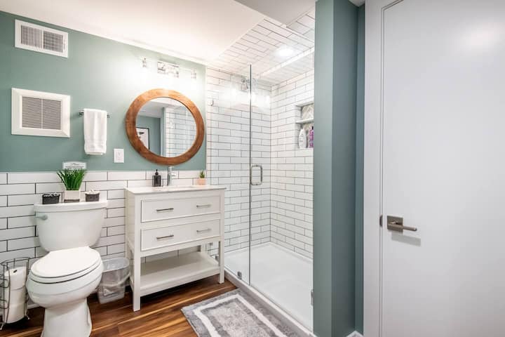 Relax & Explore — Modern Milwaukee Escape - Milwaukee