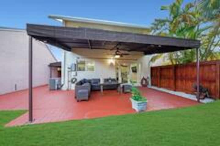 Spacious Updated Home With Office By Pmi - South Miami, FL