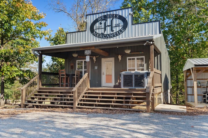 Mr Hills Mercantile Cabin With A Hot Tub - Alabama