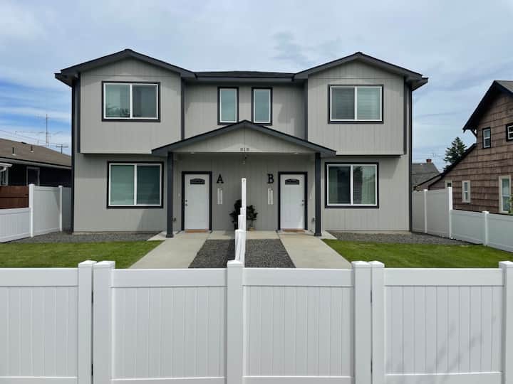 Downtown, Garage, Yard, Walk To Arena, Ev Charger - Spokane, WA