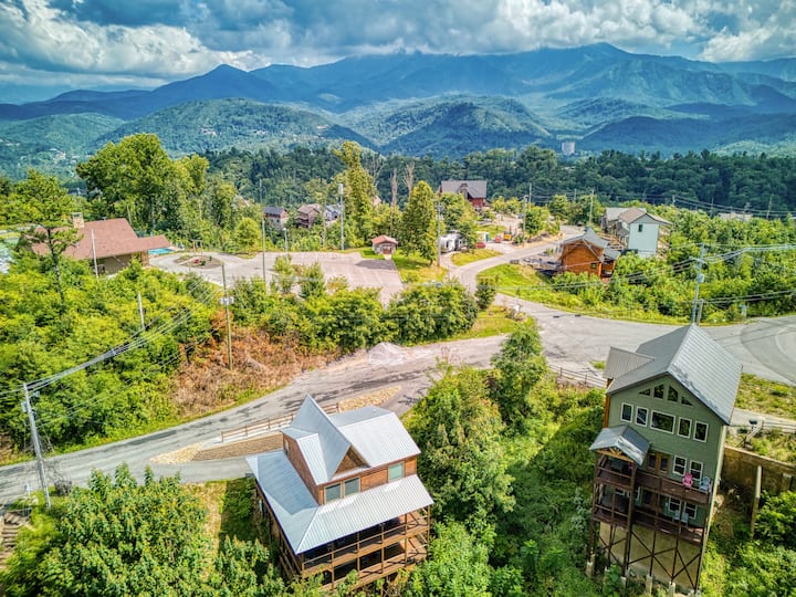 Appalachian Lookout By Bear Camp | Free Tickets! - Gatlinburg, TN
