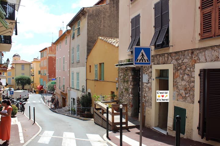Villefranche-sur-mer: Superbe Appartement Avec Balcon - Èze