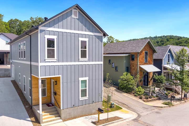 Hog Haus - 1/2 Mile To Dt Fayetteville - Sleeps 8 - Fayetteville, AR