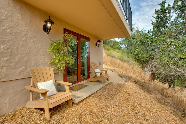 Lovely Belmont Apartment W/ Stunning Views! - Belmont, CA