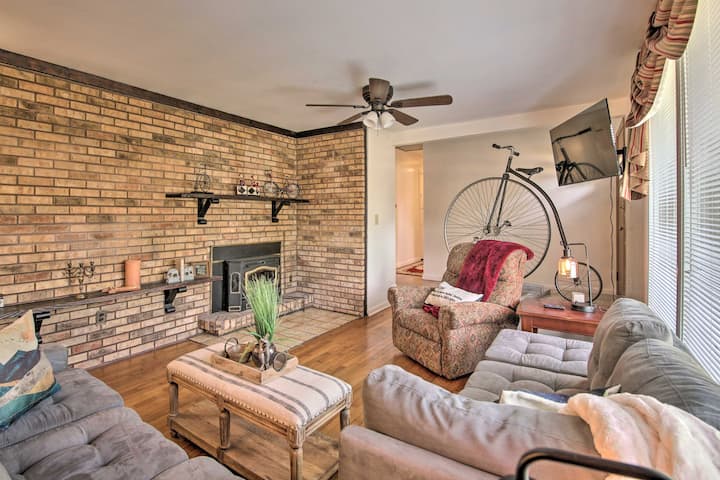Bright Springfield Home: Walk To Nature Center! - Lake Springfield, MO