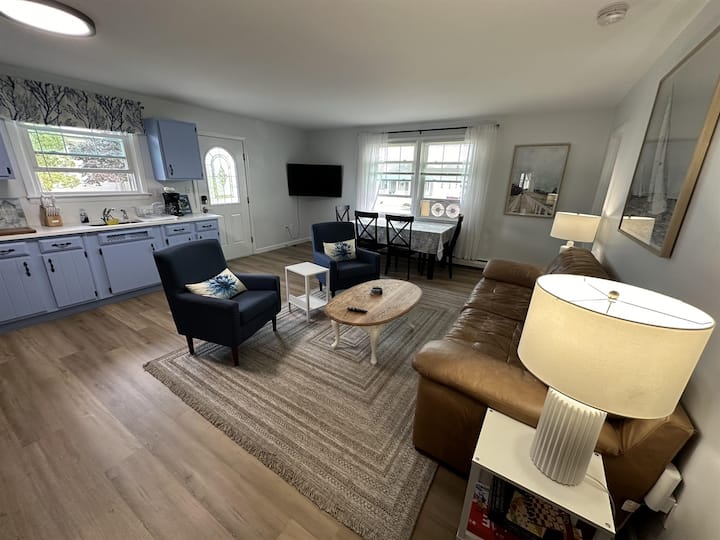 Beach Apt | Steps To The Beach | Lawn | Parking - Hampton Beach, NH
