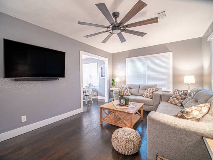 Homey Bungalow Convenient To Marietta And I-75! - Marietta, GA