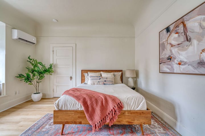 Renovated Studio - Walk To Shops - Private Retreat - Sunnyside - Portland