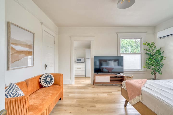 Modern Studio - Sullivan’s Gulch - Walkable Stay - ポートランド, OR