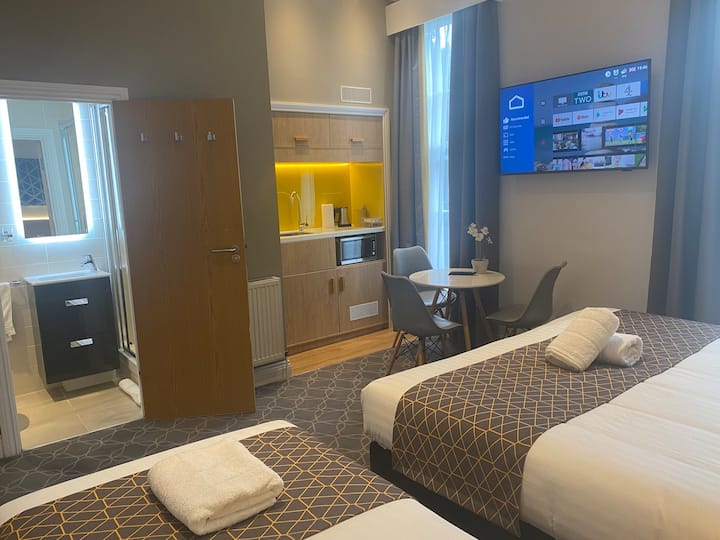 Large Two Bedroom Suite - St Pancras Hotel Group - London