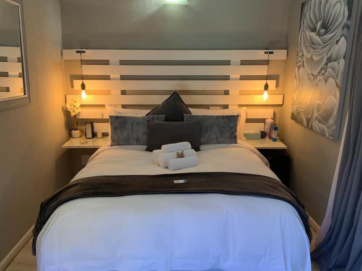 Deluxe Double Room 02 - Rustenburg