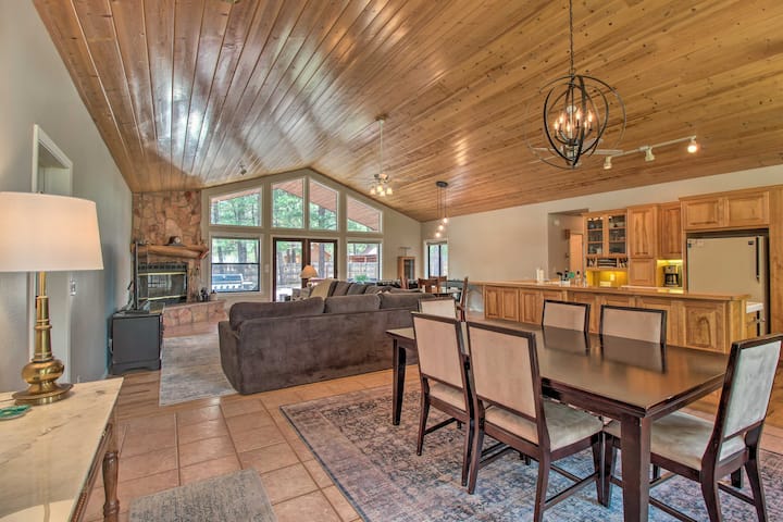 Yard, Grill & Games: Spacious Cabin In Lakeside! - Pinetop-Lakeside, AZ