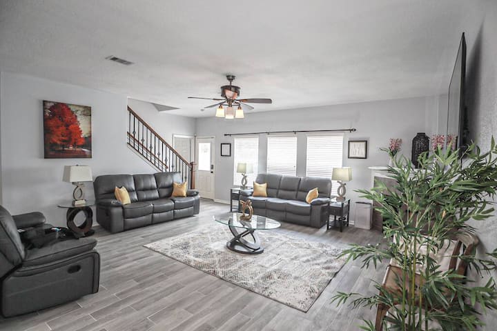 Modern 5 Bedroom, 3 Full Bathroom, + Playstation. - Spring, TX