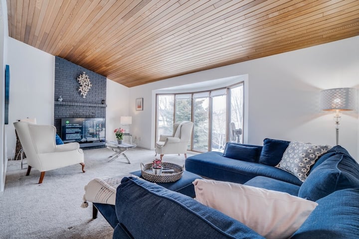 Kenny - Large Home Near Park & River Valley - Edmonton