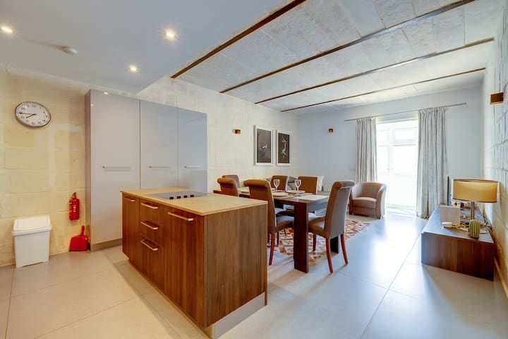 Luxurious 2br Apartment In Valletta - Malta