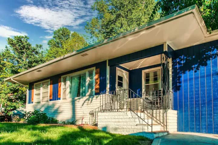 Gorgeous 4bd Cottage In Town! -Wifi -Fire Pit! - Gatlinburg, TN