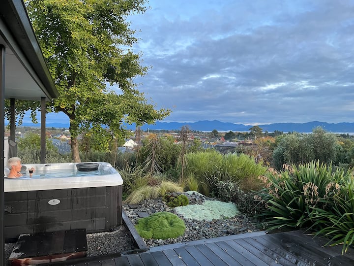 Views Over Blenheim - Blenheim Holiday Home - Renwick