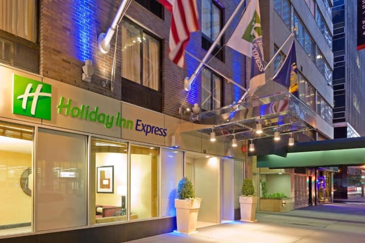 Prime Wall Street Stay + Breakfast. Subway Access - New York City