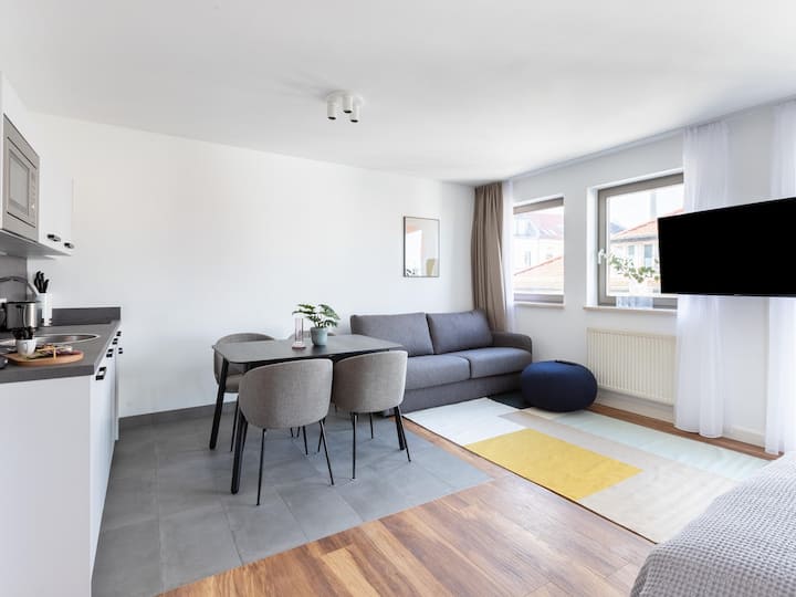 Berlin Flower's | Suite L + Sofa Bed (Lt) - Berlin