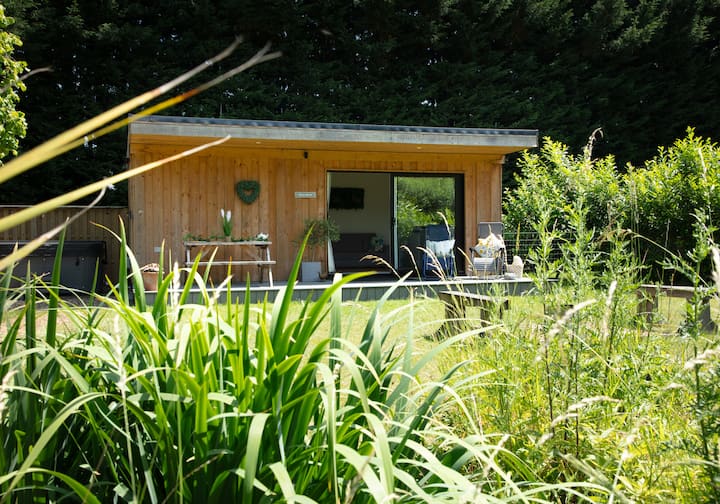 Silver Birch Lodge: Hot Tub/games Room/bbq/fire Pi - Hedingham Castle