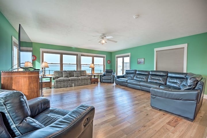 Lake Home: Penny's First Love Lakeside Retreat - Peninsula, Albion