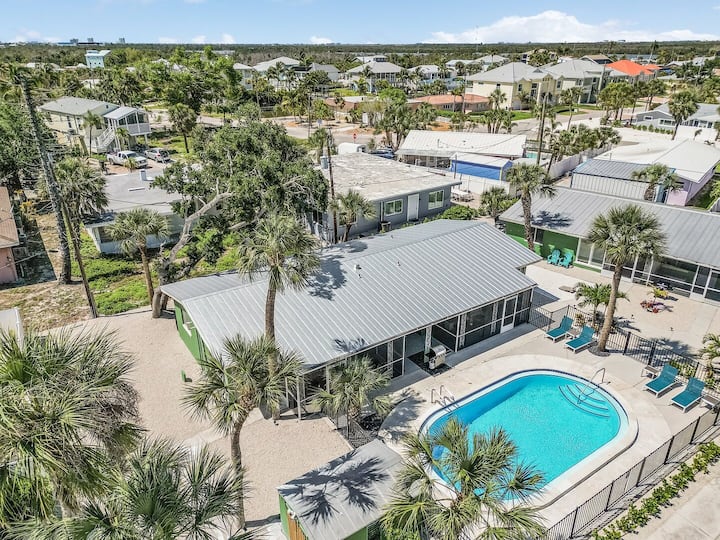 171-191 Dune Our Thing Manor: 8br W/ Pool & Beach - Fort Myers Beach, FL